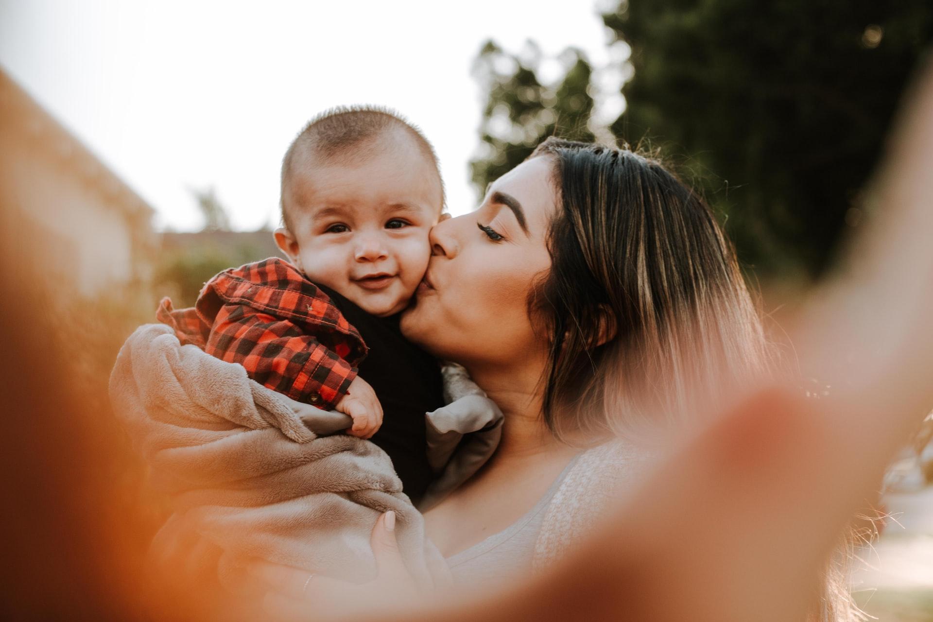 Qué es el amor fraternal y ejemplos - Artescape